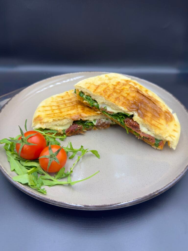 Italyan tost - Italiaanse tosti - Nfes - Baklava & Café